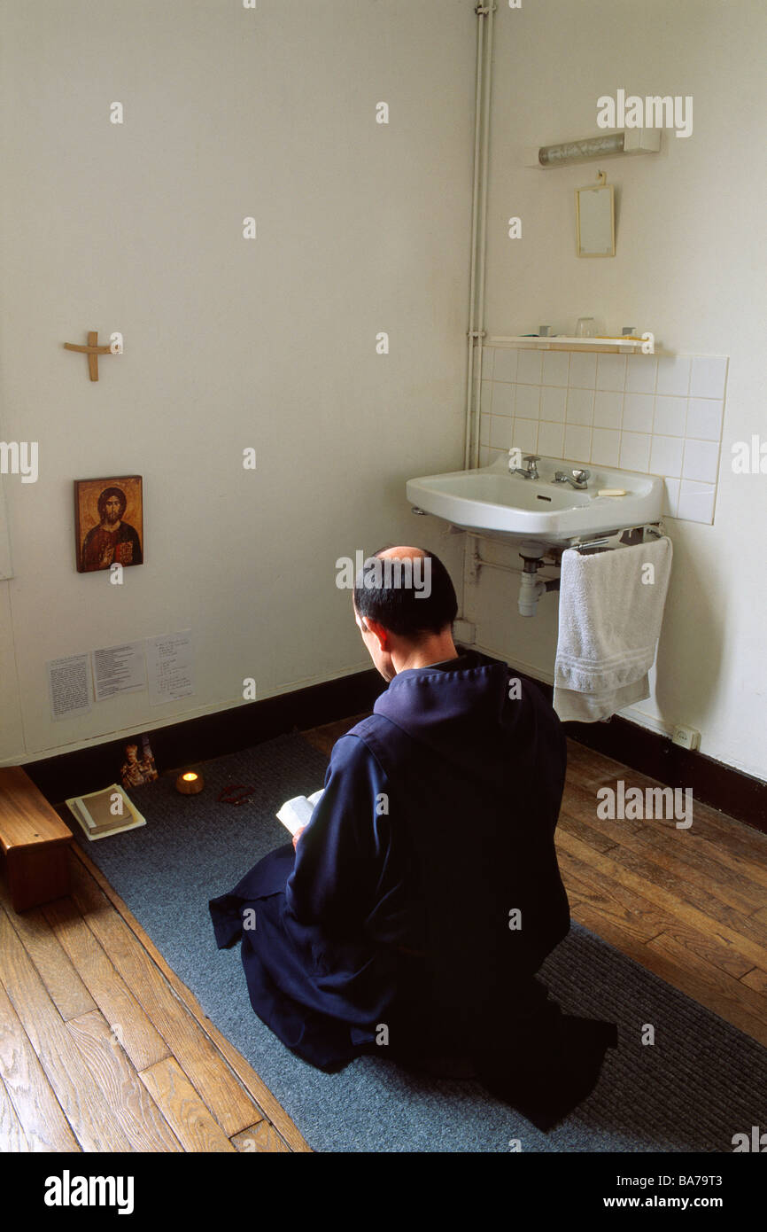 France, Yonne, Vezelay, Jerusalem Community, Brother Gregoire, praying ...