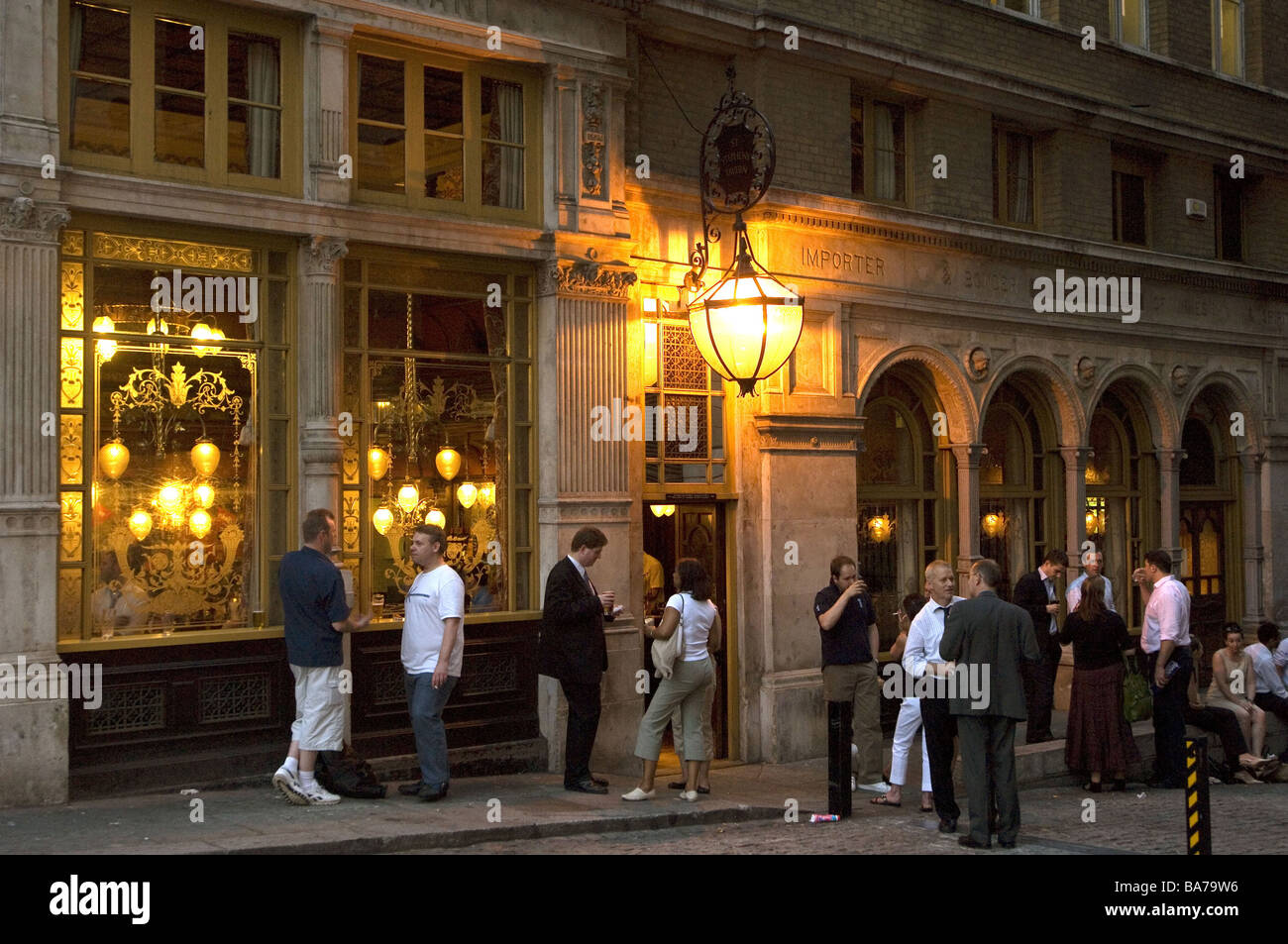 Great Britain England London pub guests stands outside evening no ...