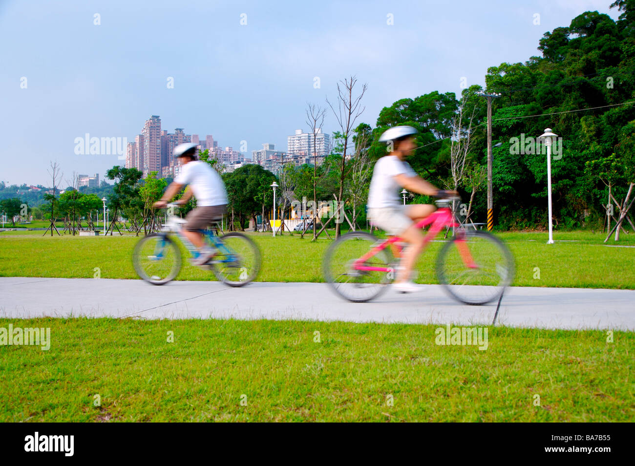 Opposite directions hi-res stock photography and images - Alamy