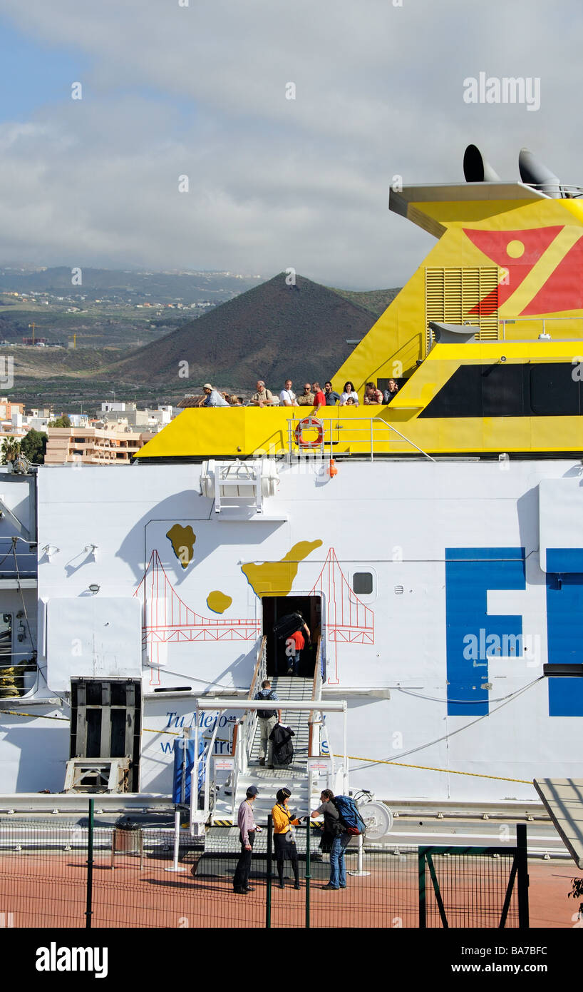 Fred Olsen Express passenger and vehicle inter island ferry at Los ...