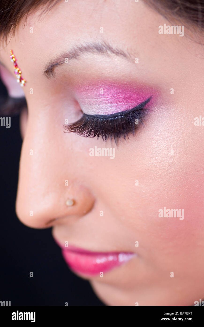 Pretty girls face side view hi-res stock photography and images - Alamy