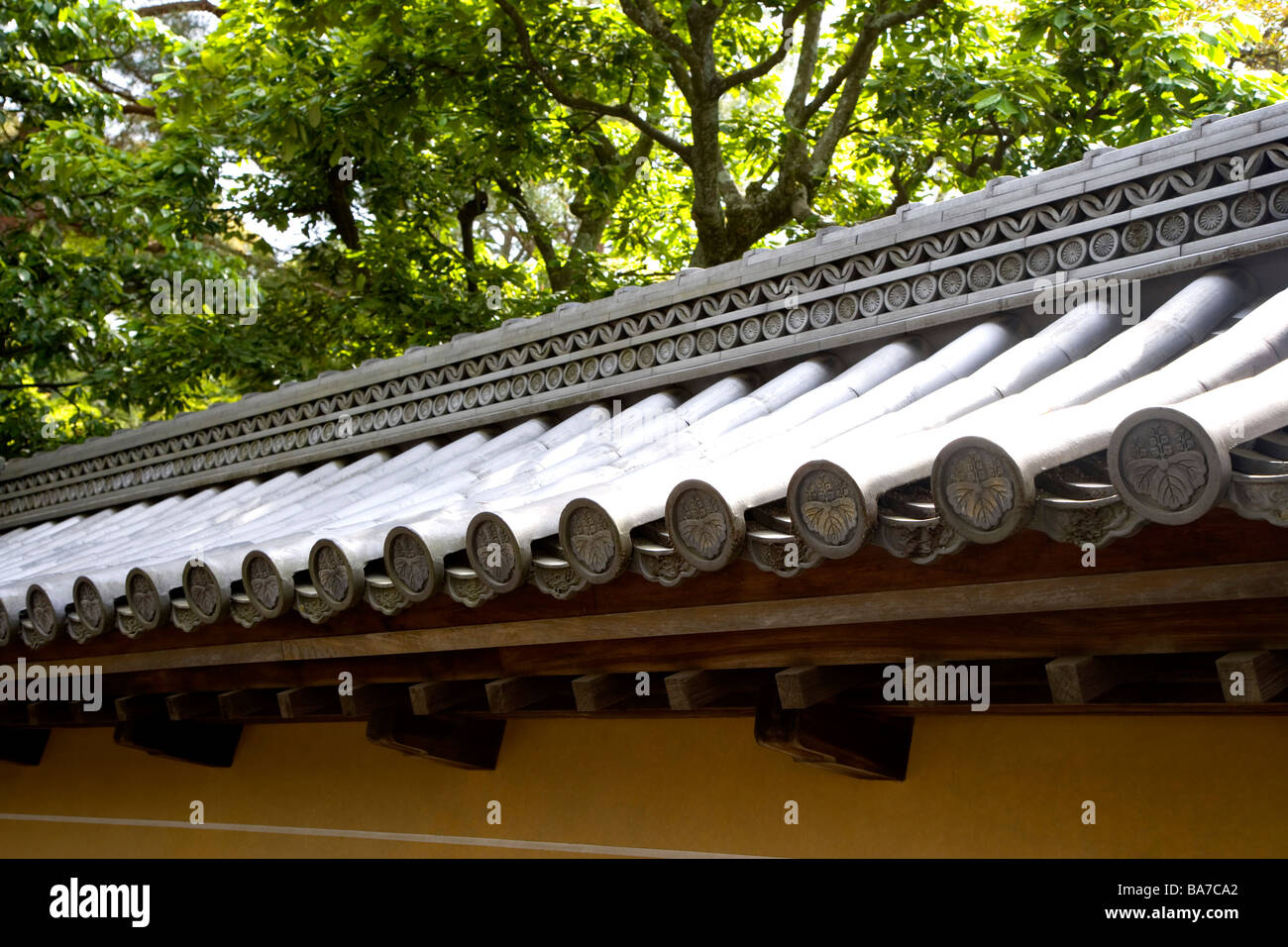 Roof tile Japan Stock Photo - Alamy
