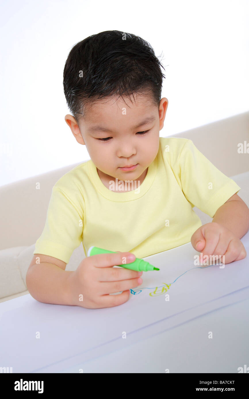 Boy drawing on paper Stock Photo - Alamy