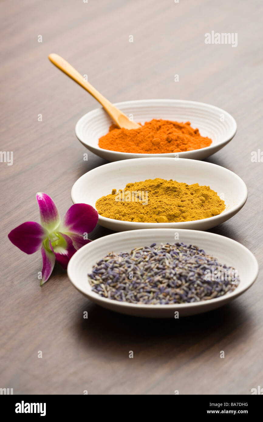 Plates in a row hi-res stock photography and images - Alamy