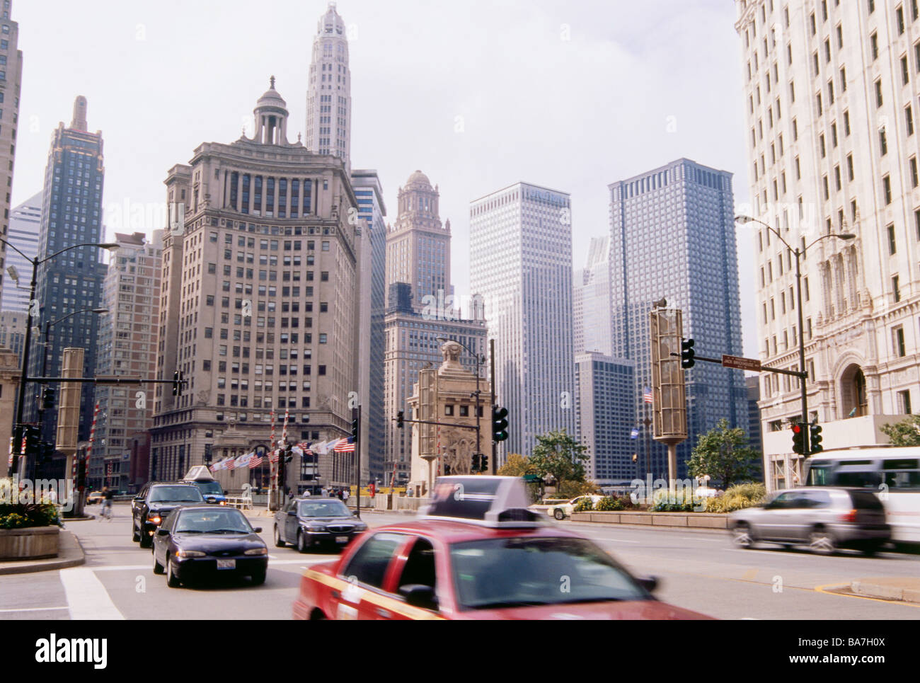 City traffic in Downtown Chicago, Illinois, USA Stock Photo - Alamy