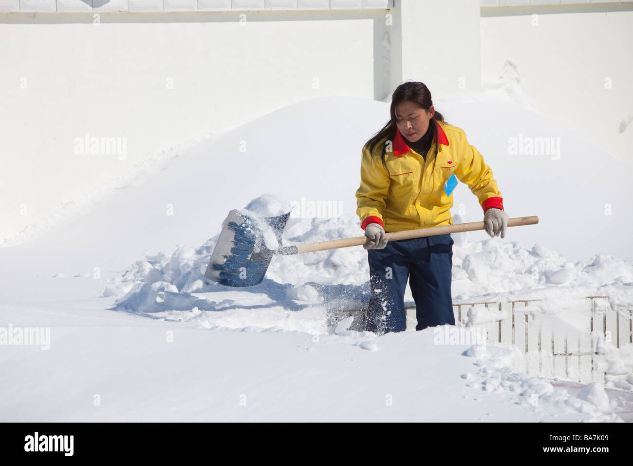 Clearing snow from the worst March snow storm in 30 years in ...