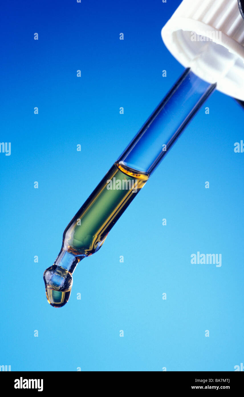 Pipette with liquid Stock Photo - Alamy