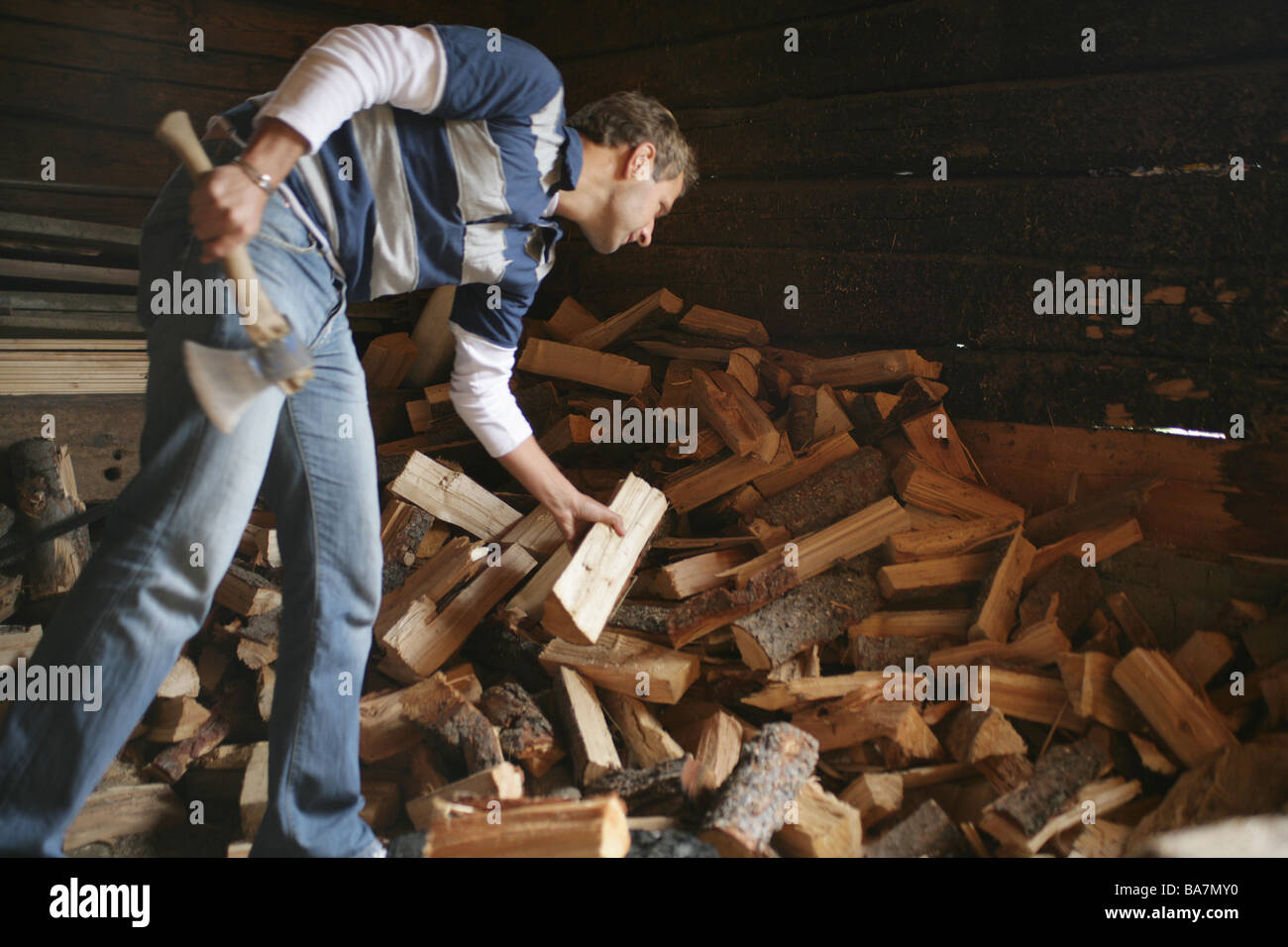 Men chopping wood hi-res stock photography and images - Alamy