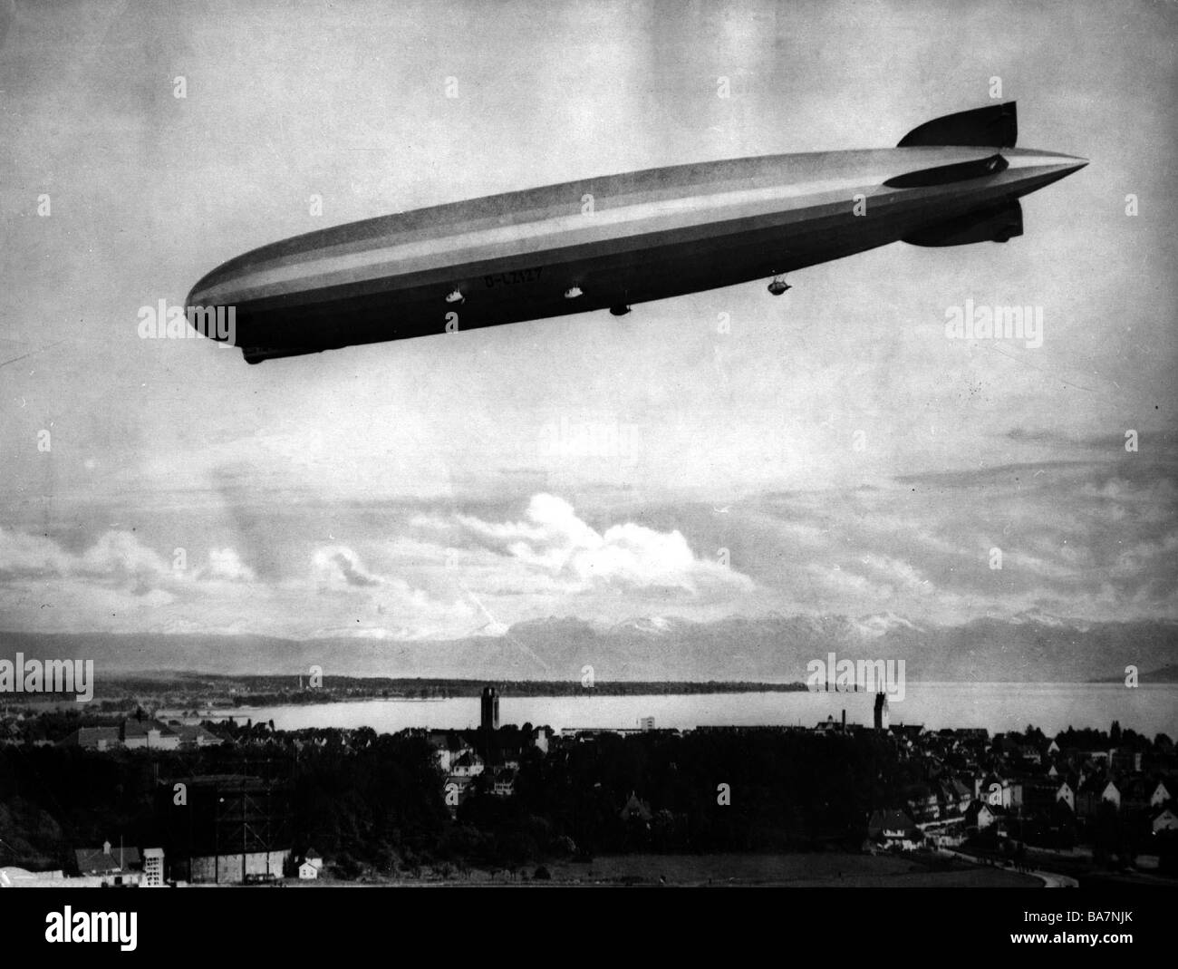 Lz 127 graf zeppelin hi-res stock photography and images - Alamy