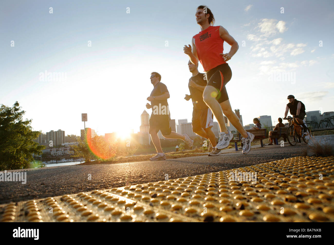 Relay runners hi-res stock photography and images - Alamy