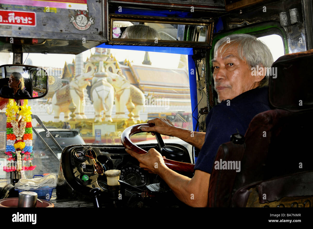 Bangkok wat phra keo temple hi-res stock photography and images - Alamy