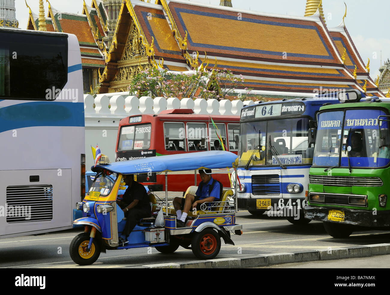 E rickshaw hi-res stock photography and images - Alamy