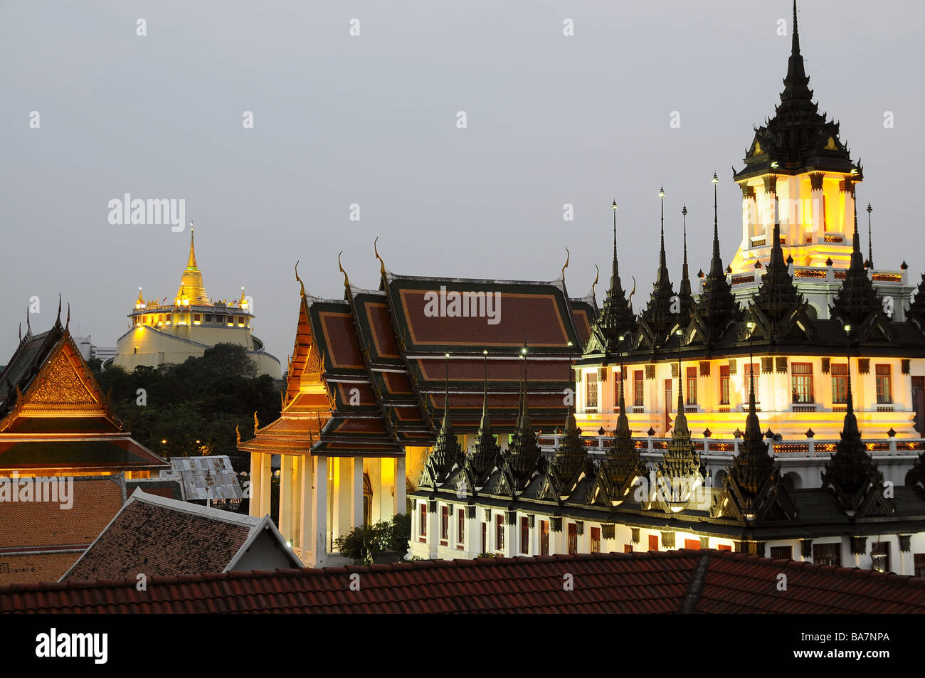 Wat ratchanatda and golden mount hi-res stock photography and images ...