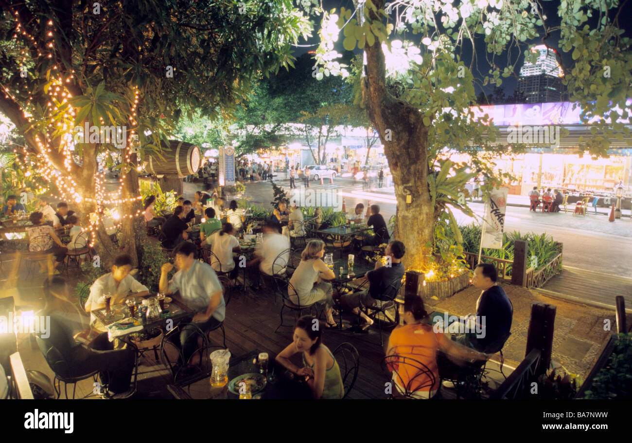 Lumpini night market hi-res stock photography and images - Alamy