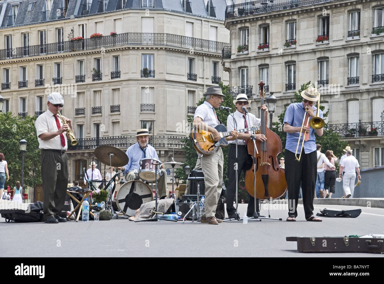France Paris models no release city Ile de Cité street-musicians men ...
