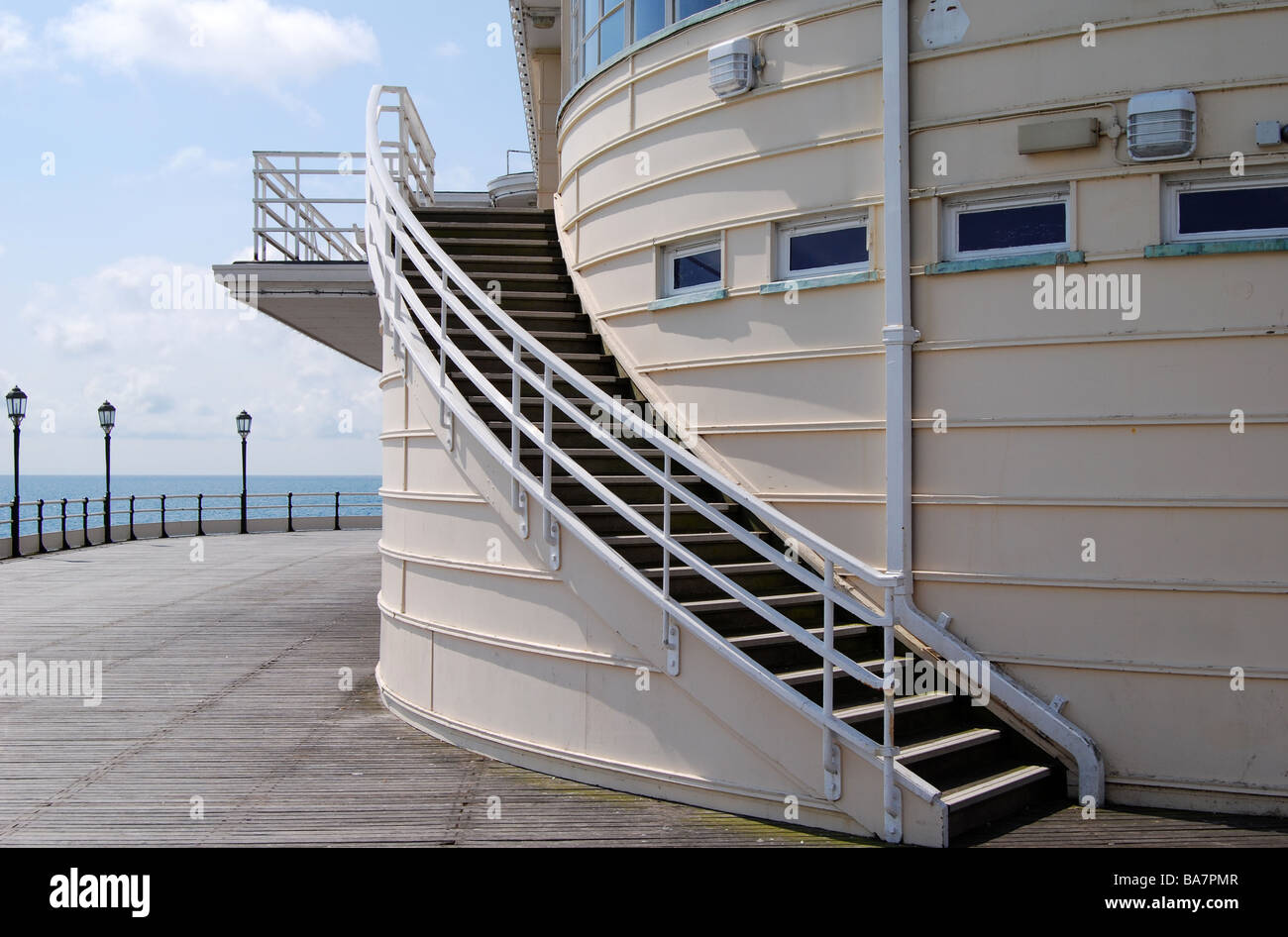 Curved pier hi-res stock photography and images - Alamy