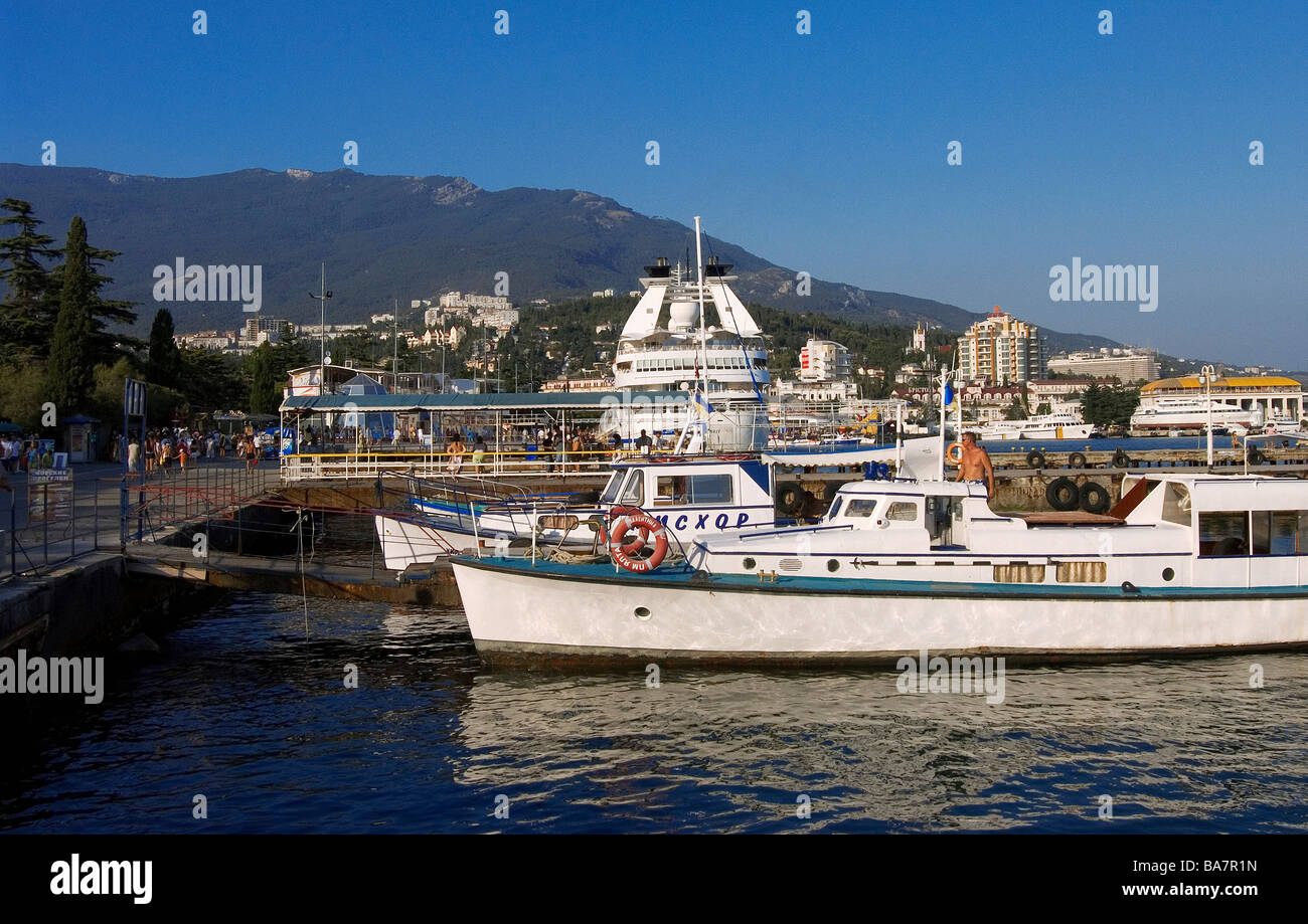 Big boats boat transport ships hi-res stock photography and images - Alamy
