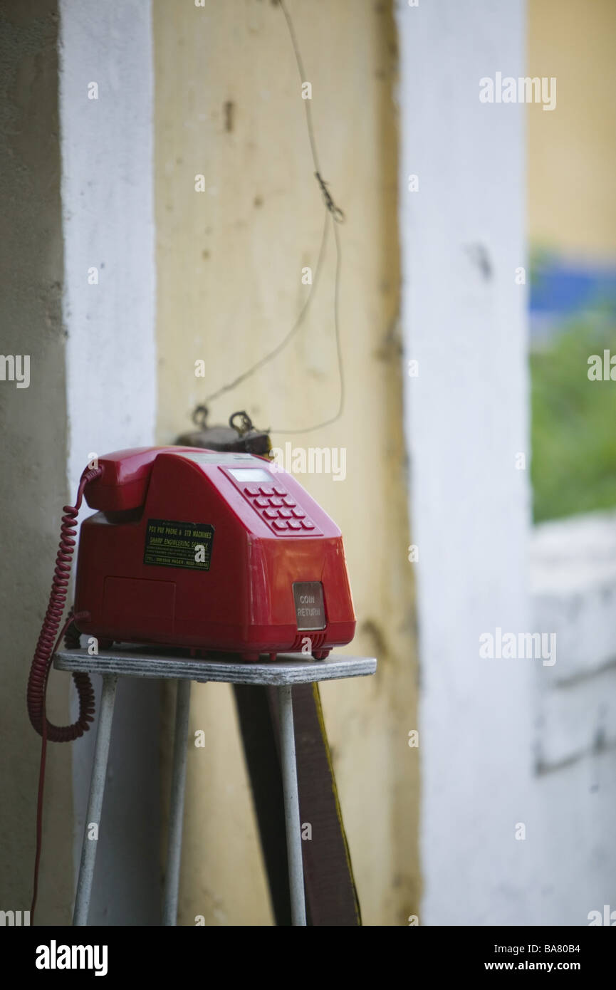 India red telephone hi-res stock photography and images - Alamy