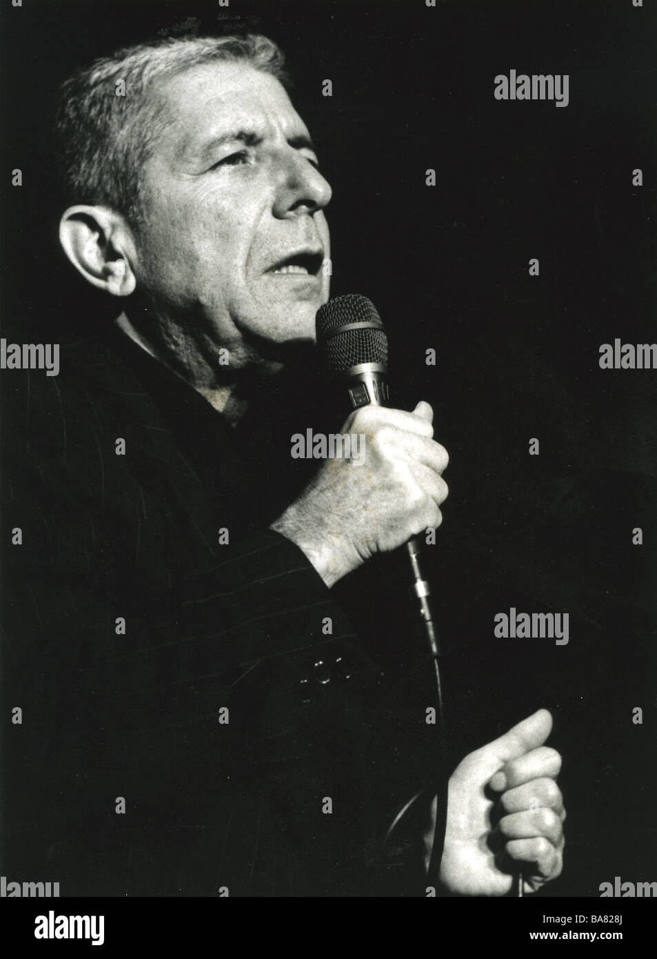 Leonard cohen singer hi-res stock photography and images - Alamy