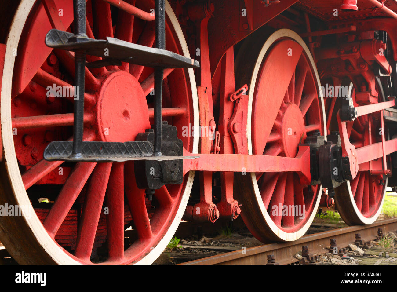 Steam engine steel wheels and propulsion mechanism Stock Photo - Alamy