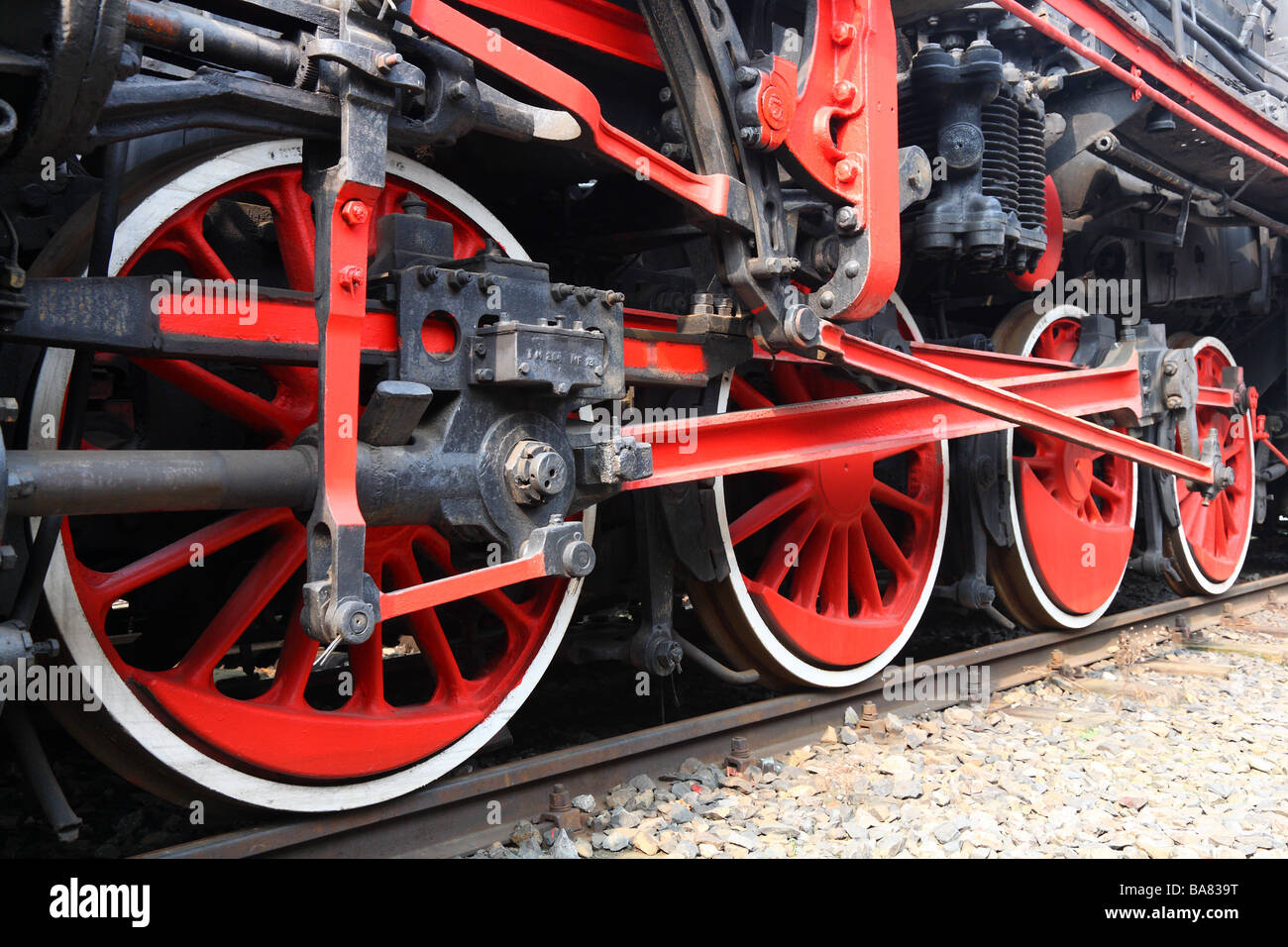 Steam engine steel wheels and propulsion mechanism Stock Photo - Alamy