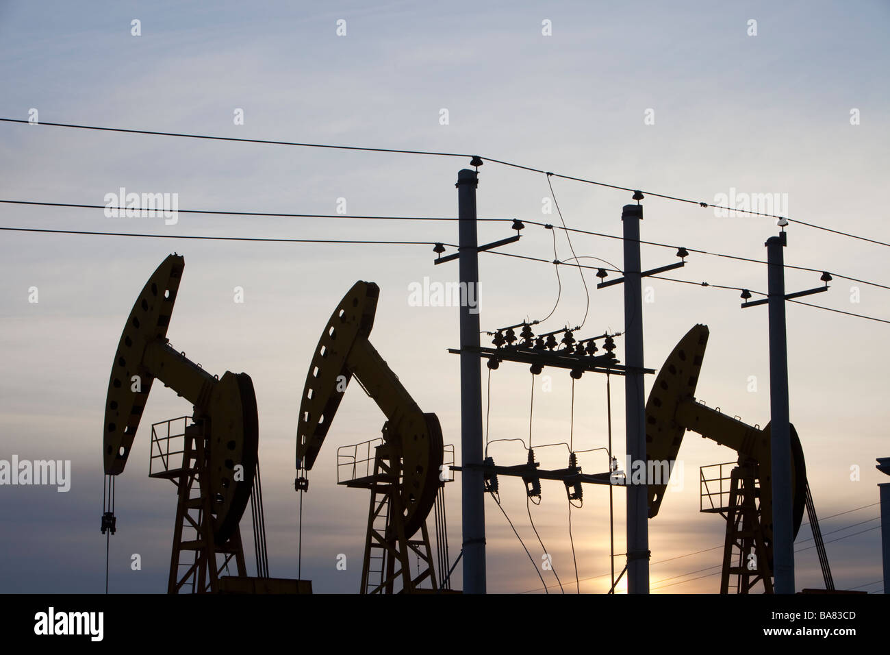 Nodding donkey silhouette hi-res stock photography and images - Alamy