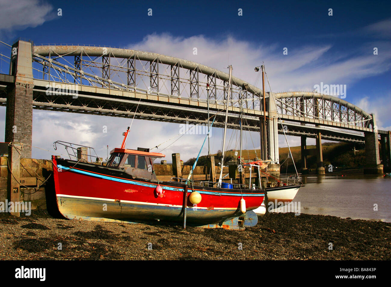 The Royal Albert Bridge that links Devon and Cornwall across the River ...