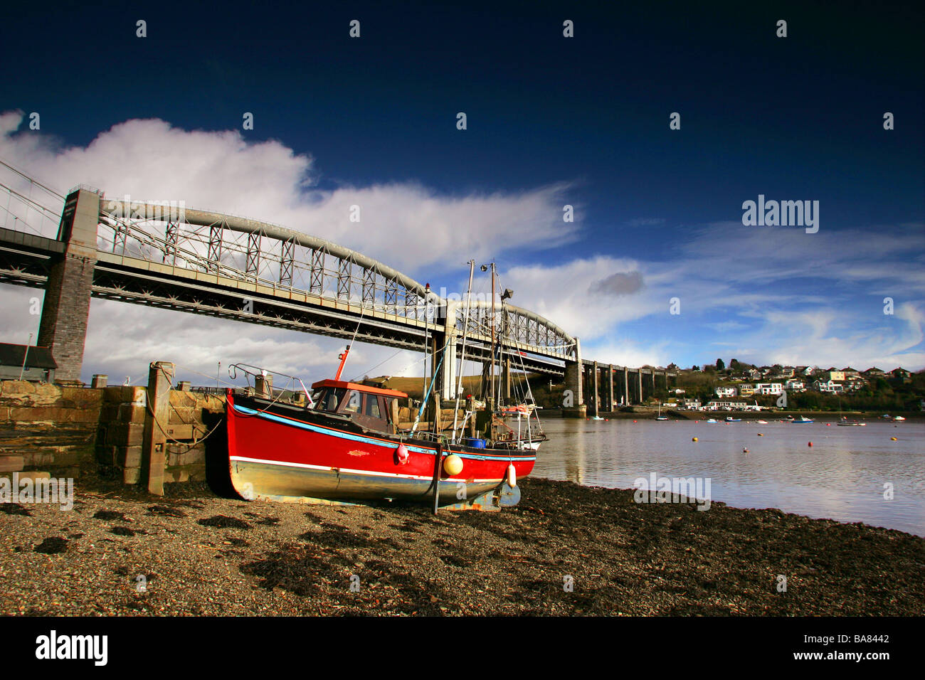 The Royal Albert Bridge that links Devon and Cornwall across the River ...