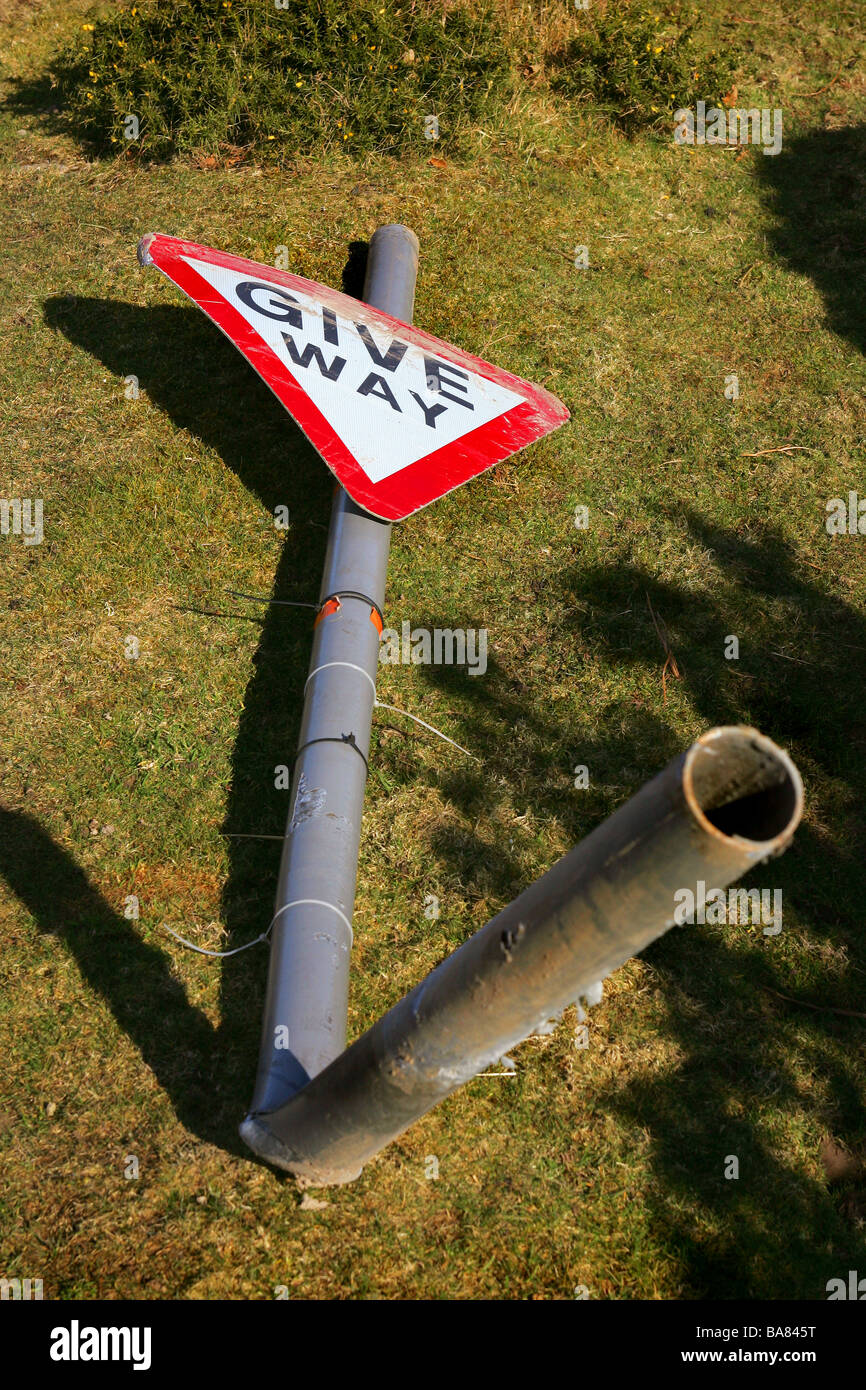 Bent over car hi-res stock photography and images - Alamy