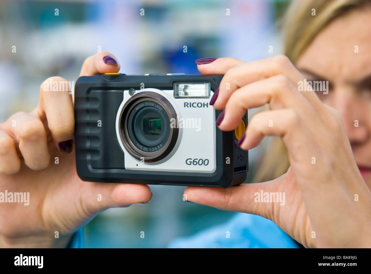 Blond girl with compact digital Camera taking picture | Blondes Mädchen ...
