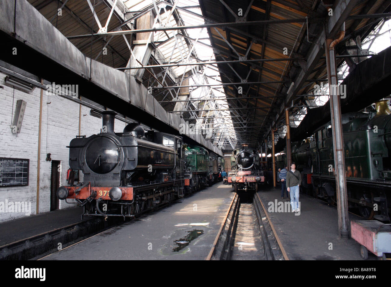Train shed hi-res stock photography and images - Alamy