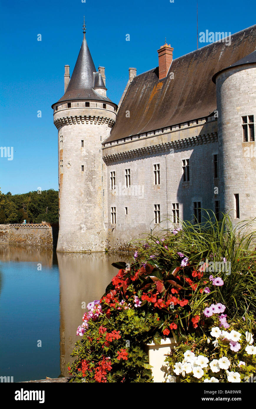 Sully-sur-Loire (45) : "Château de Sully" castle Stock Photo - Alamy