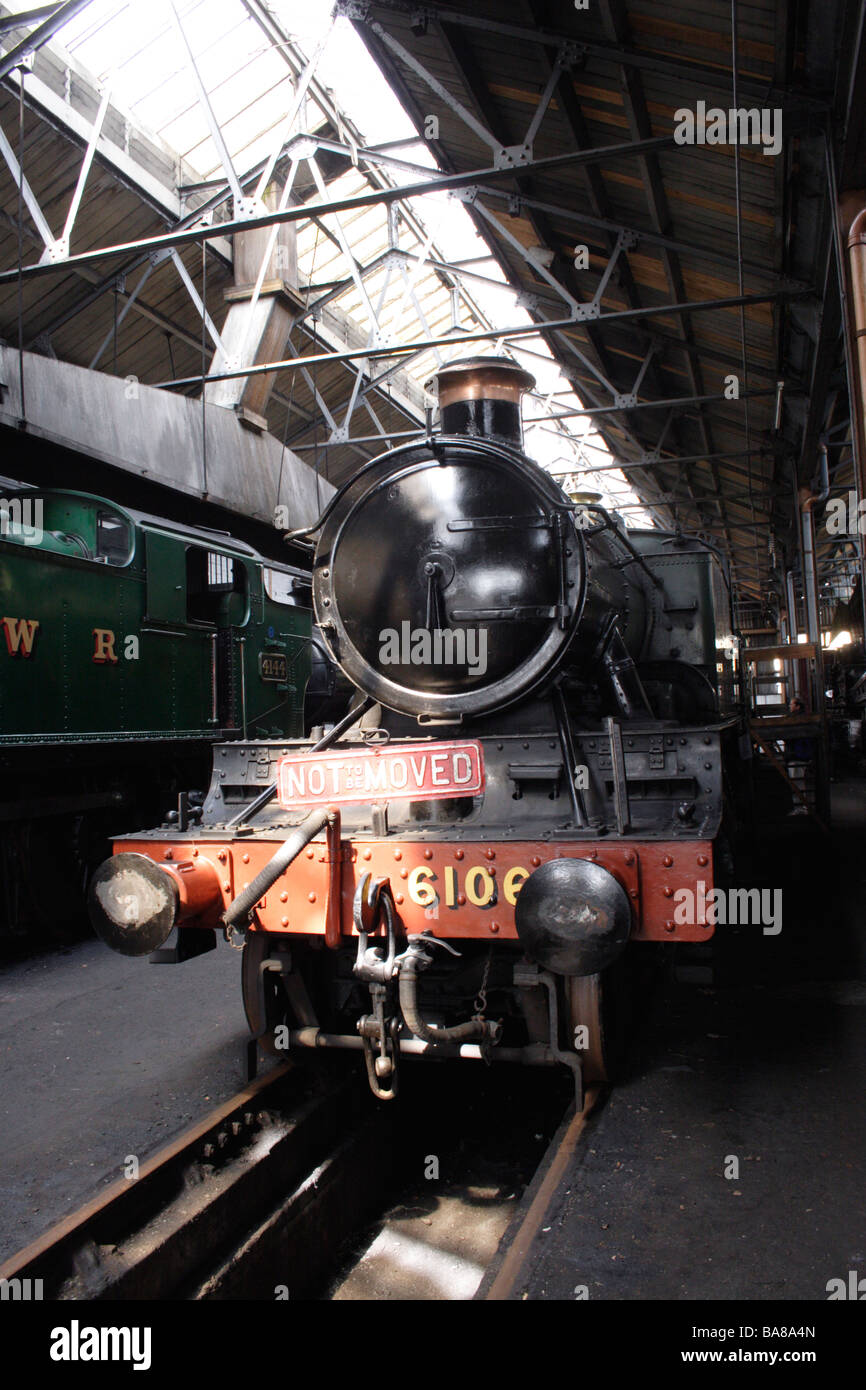 Train in shed hi-res stock photography and images - Alamy
