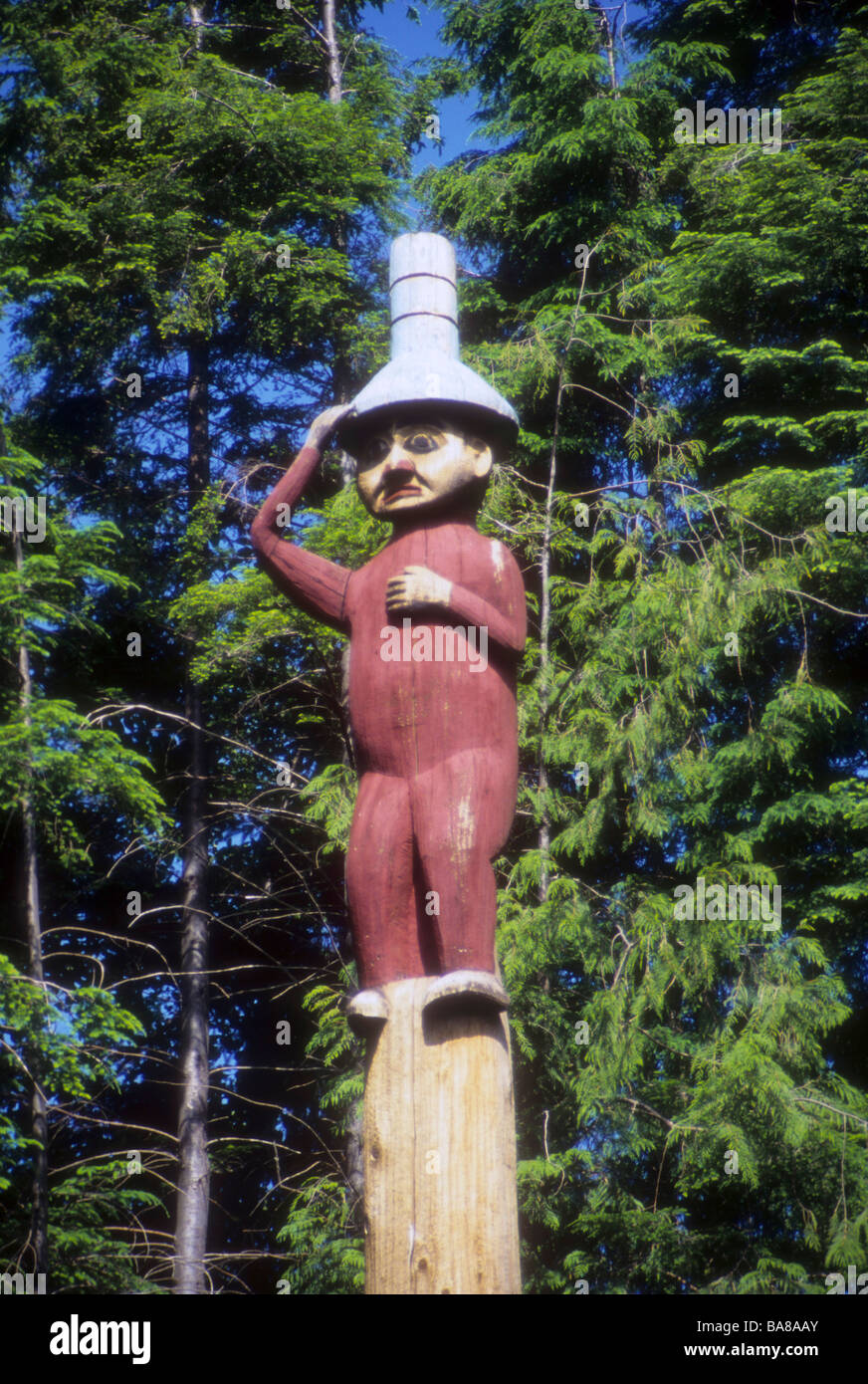 Totem pole native american bear hi-res stock photography and images - Alamy
