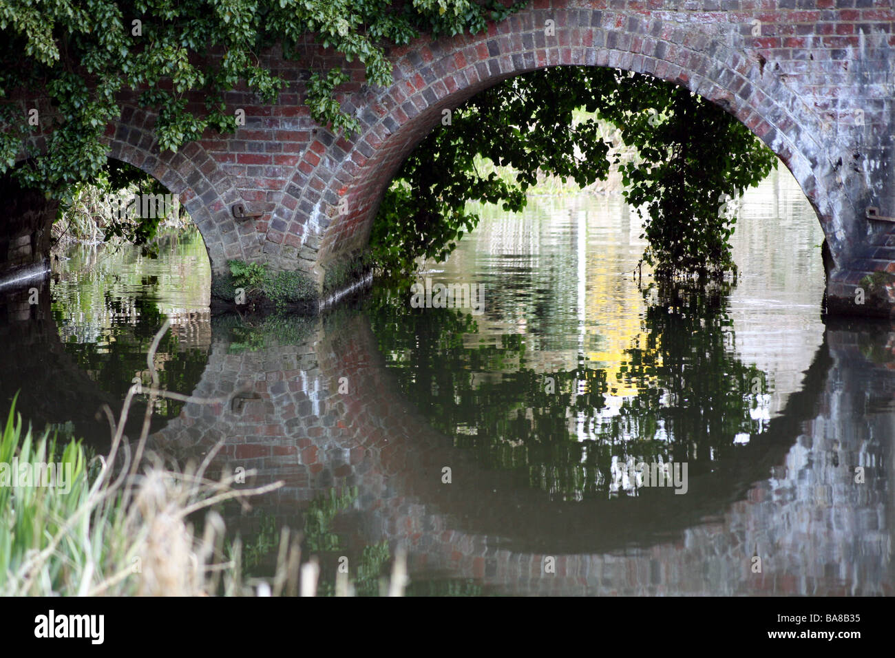 Stone arch round hi-res stock photography and images - Alamy