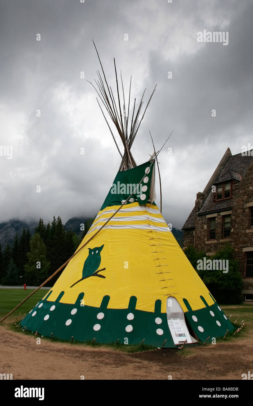 Native canadian teepee hi-res stock photography and images - Alamy