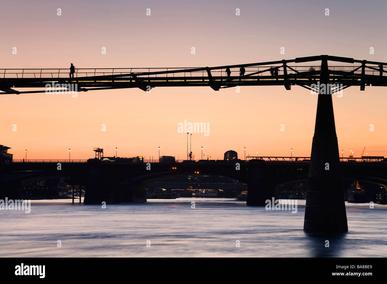London, UK. Millennium Bridge at sunset Stock Photo - Alamy