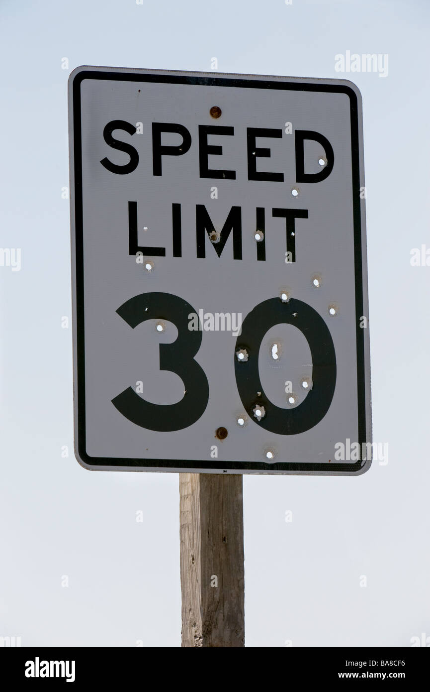 30mph speed limit hi-res stock photography and images - Alamy