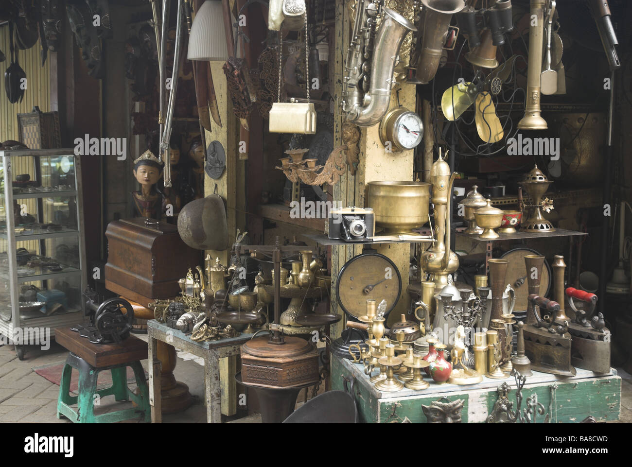 Antique Shop, Jalan Surabaya, Jakarta, Indonesia Stock Photo - Alamy