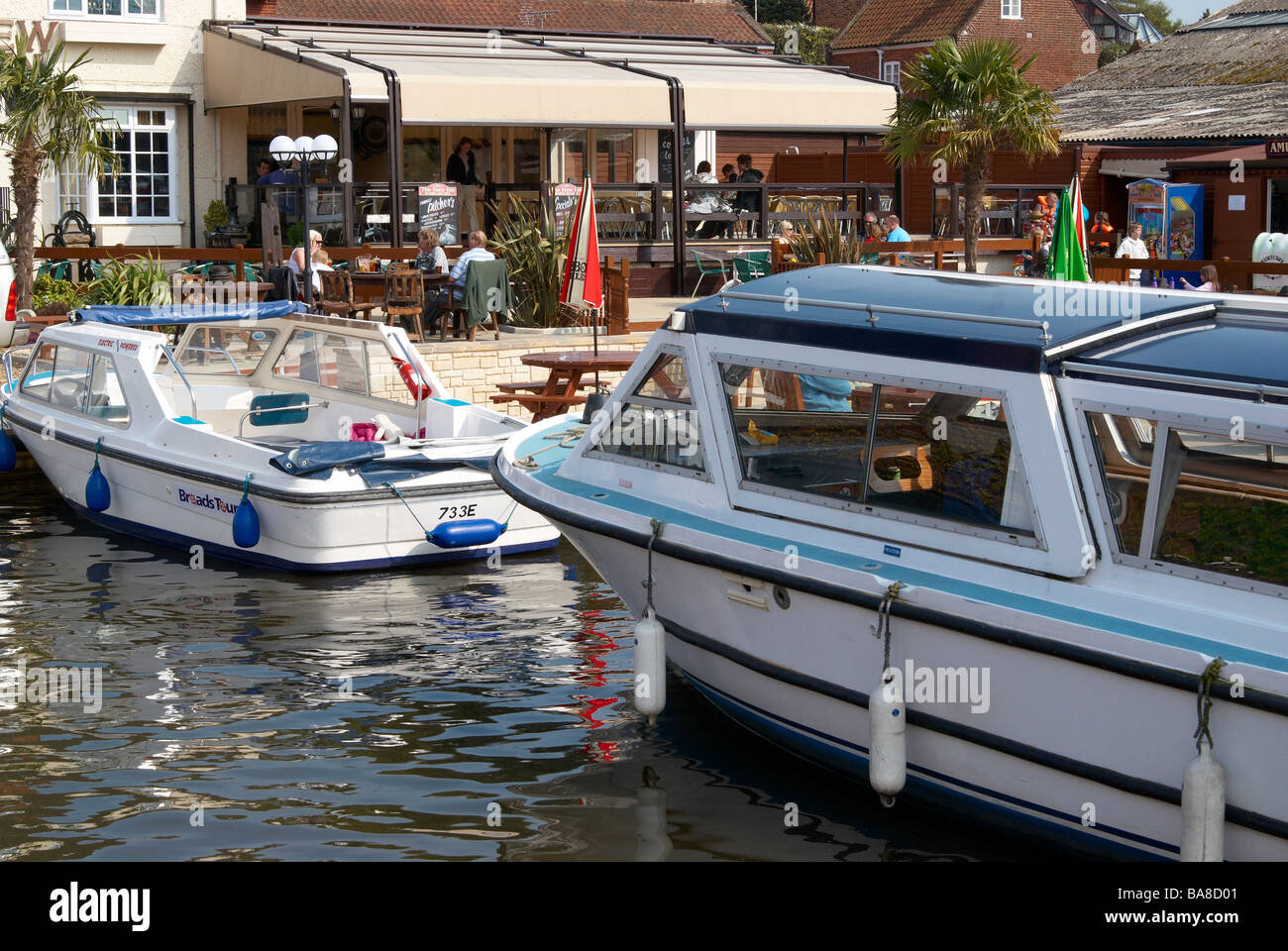 The New Inn at Horning on the River Bure, Norfolk Broads with motor ...