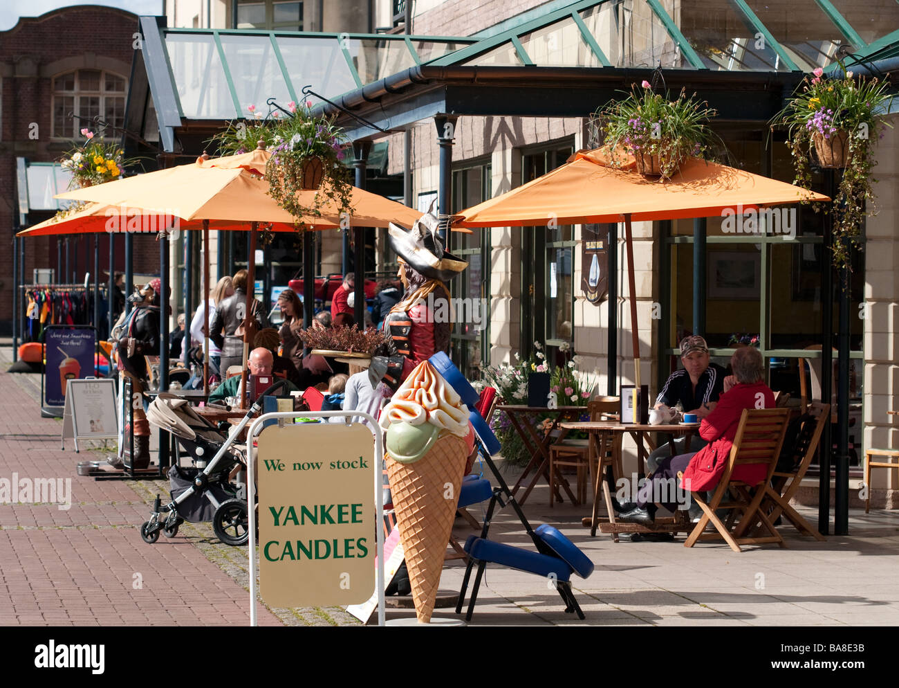 Street Cafe scene Stock Photo - Alamy
