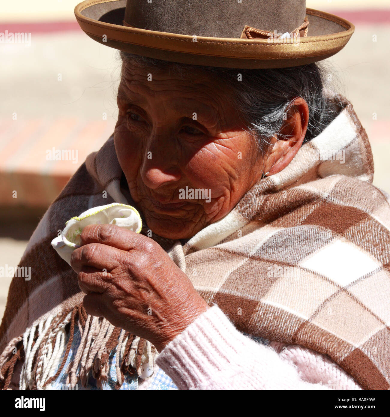Bolivian native dress hi-res stock photography and images - Alamy