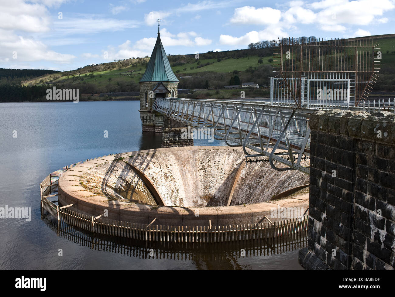 Overspill structure hi-res stock photography and images - Alamy