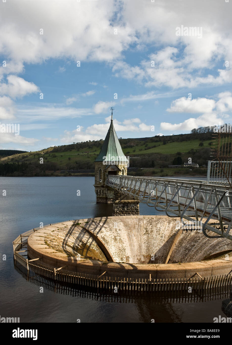 Overflow structure hi-res stock photography and images - Alamy