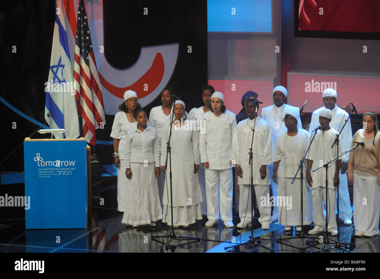 Group of young Israeli people singing their national anthem, Hatikvah ...