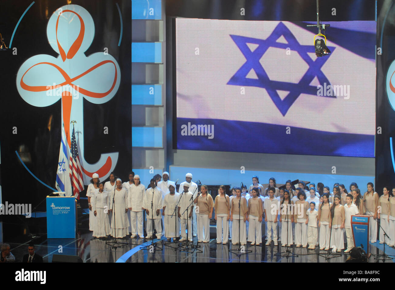 Group of young Israeli people singing their national anthem, Hatikvah ...