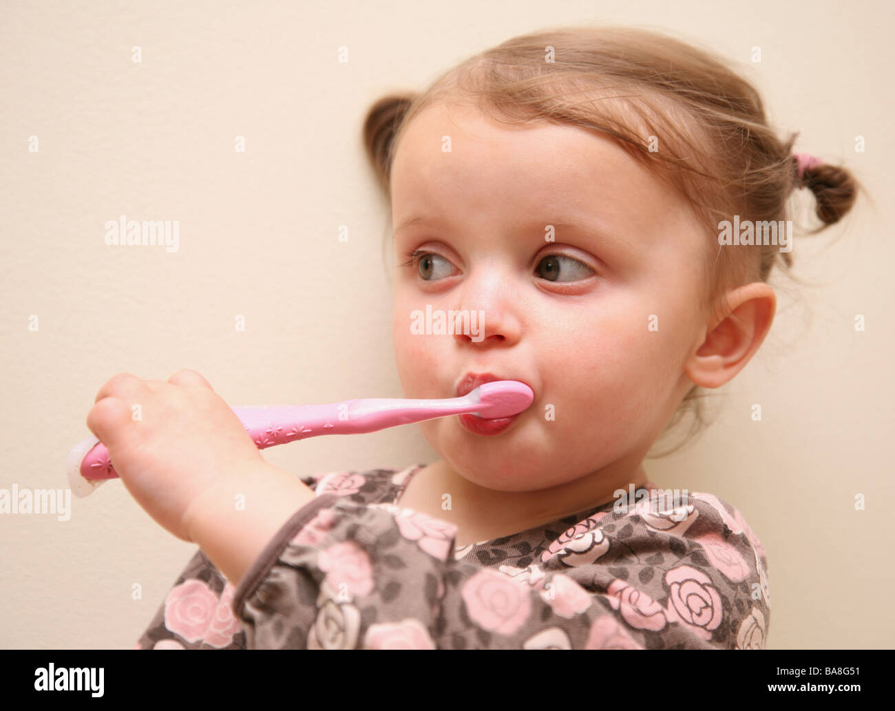 Helping kid brush teeth hi-res stock photography and images - Alamy