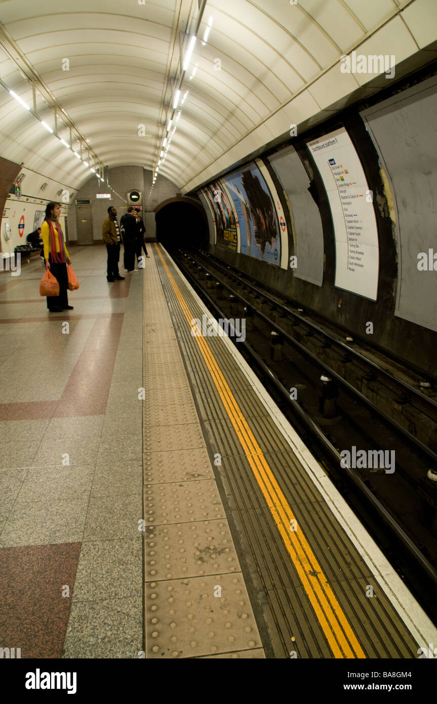 London underground rail tunnel hi-res stock photography and images - Alamy