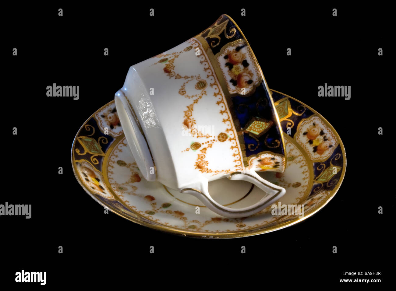 Old fashioned english china hi-res stock photography and images - Alamy