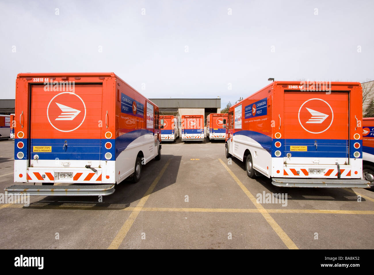 Canada post van vehicle hi-res stock photography and images - Alamy
